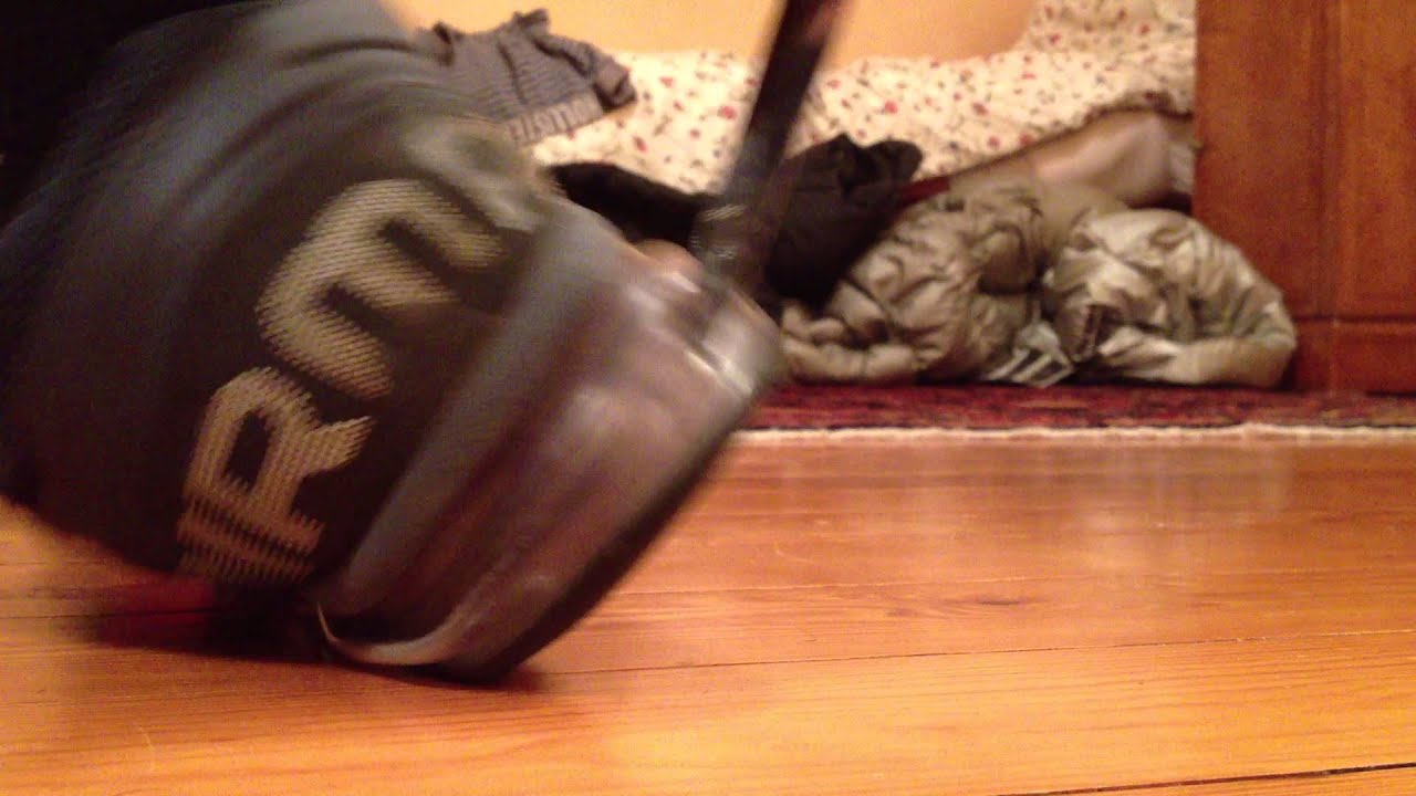 Cutting and popping my old Nike air max 2013 - YouTube