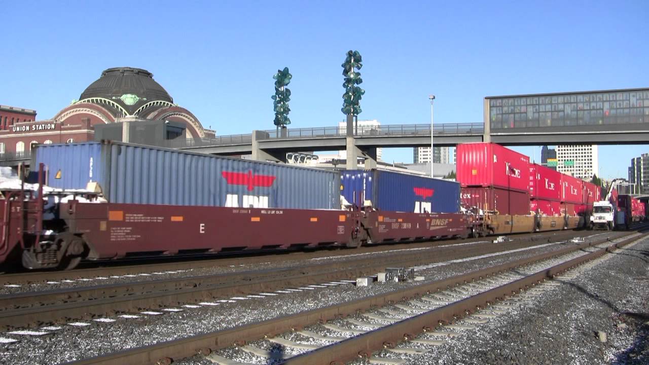 UP 7449 w Canon HF11 - YouTube