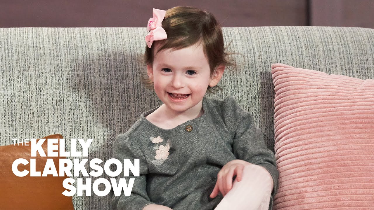 40 Neighbors Learned ASL To Communicate With Deaf Resident - YouTube