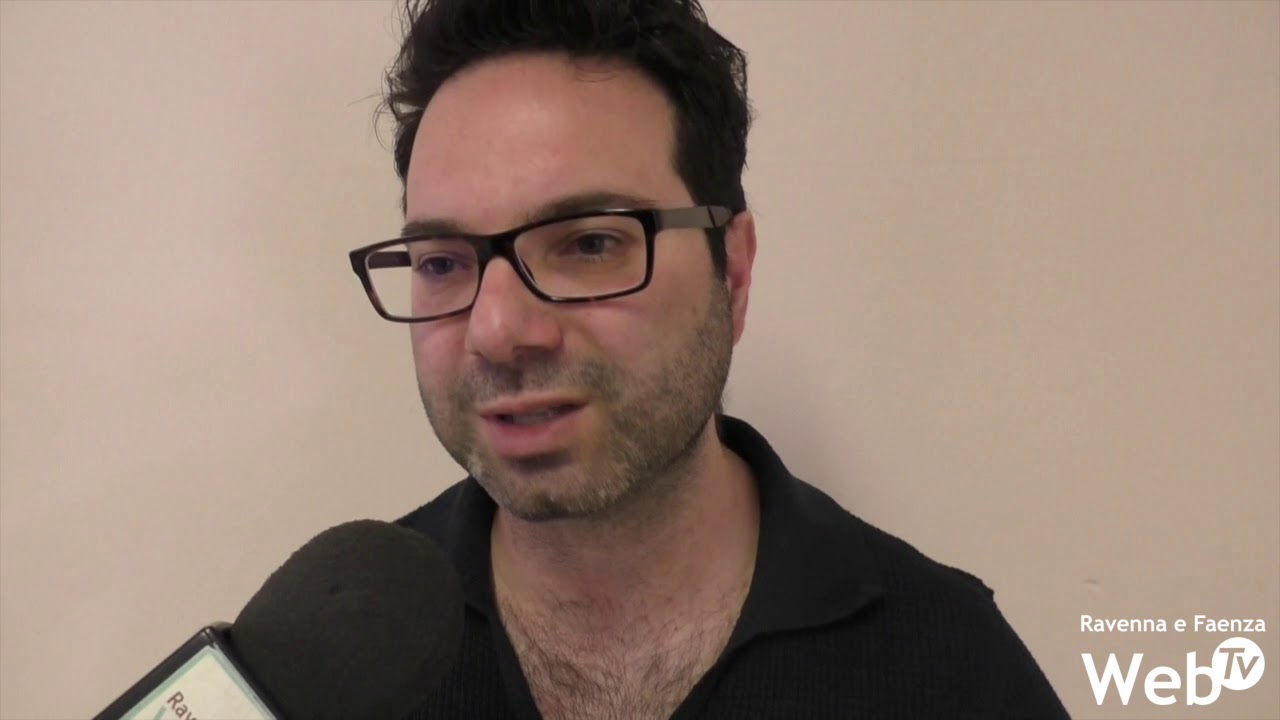 Lo scrittore Marcello Simoni insieme ai detenuti della Casa ...