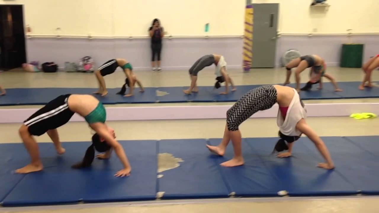 Backbend walks - YouTube