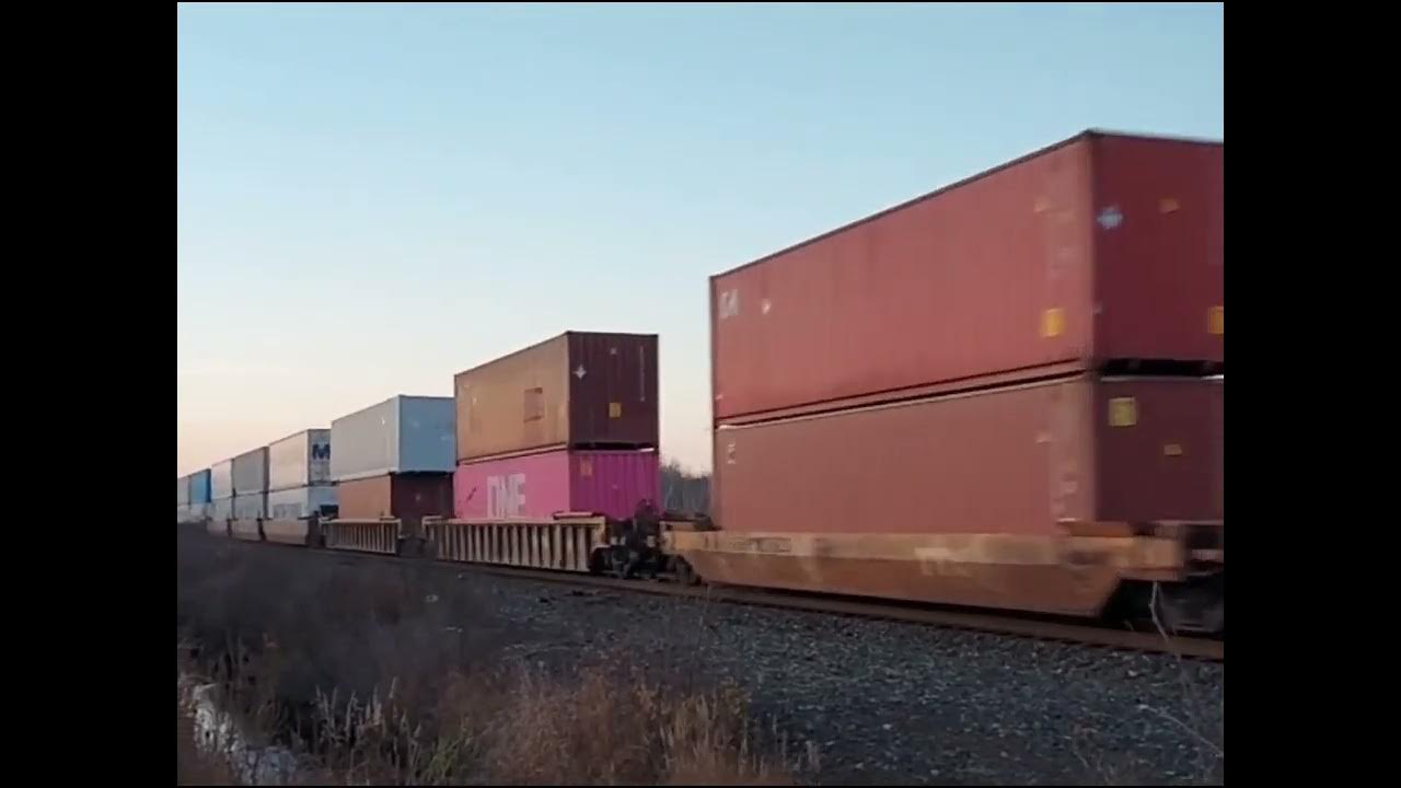 CN ET44AC 3003 w/ Weak K5HL Leads Intermodal Train Southbound - YouTube
