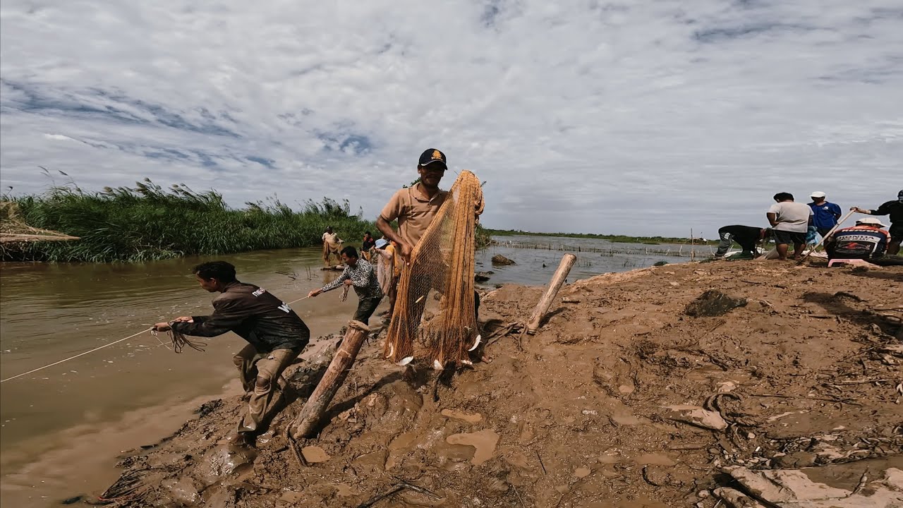 #fishing 107, people enjoy catching fish by cast net fishing - YouTube