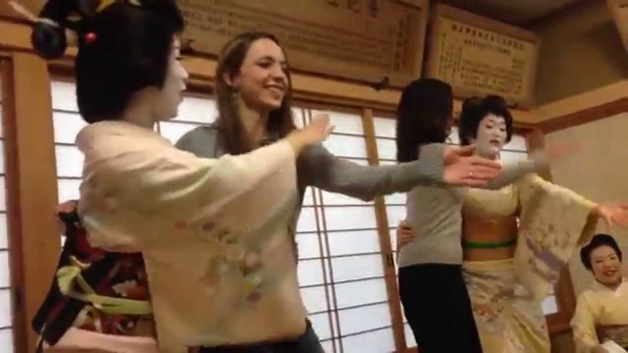 Playing a Game with Geisha - YouTube