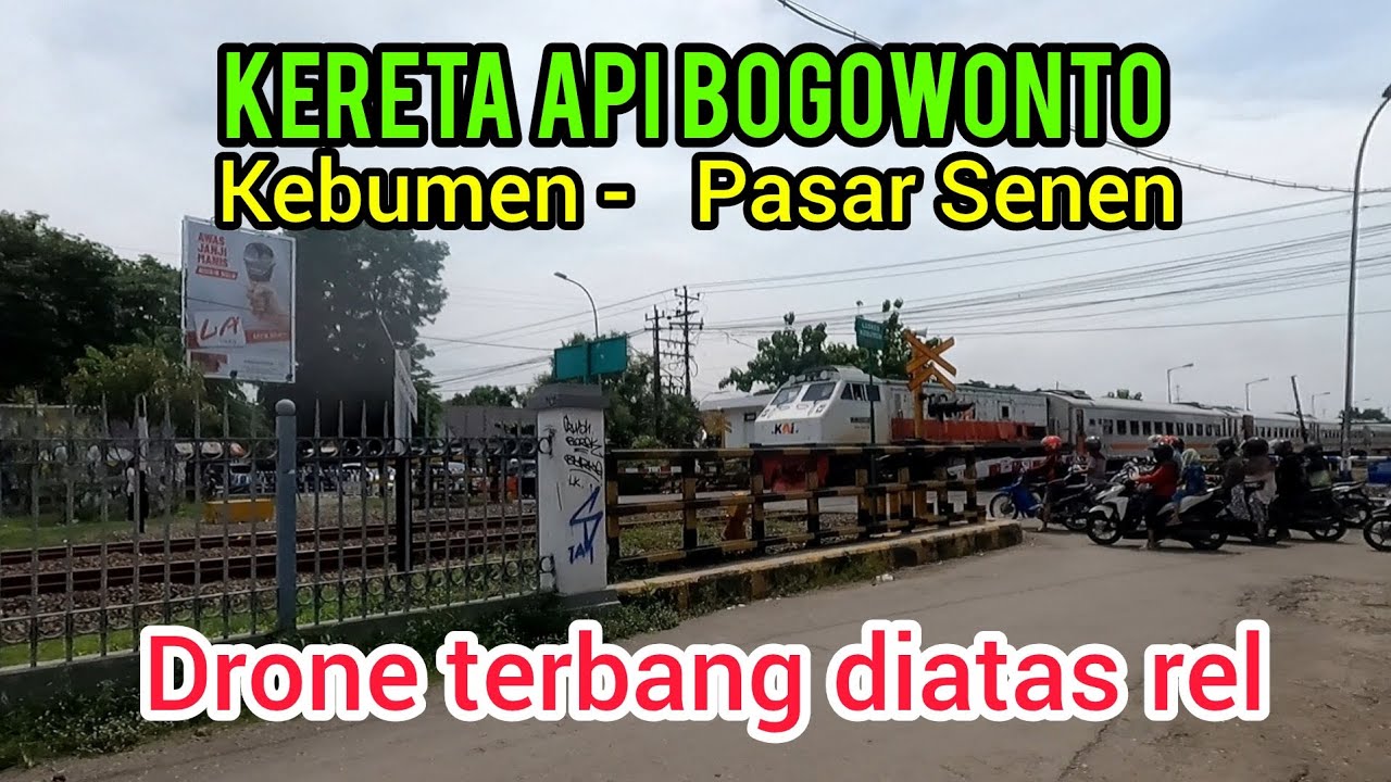 Kereta Api Bogowonto melintas stasiun Kebumen menuju Stasiun Pasar ...
