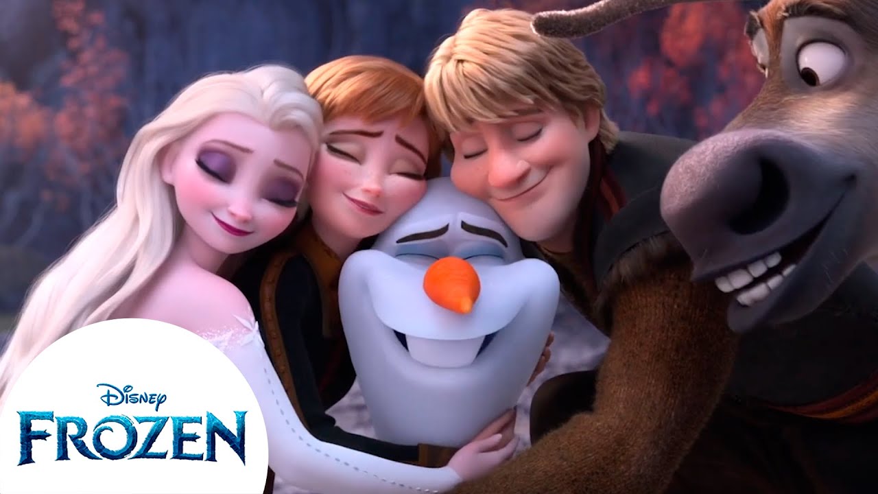 Elsa Traz Olaf de Volta à Vida | Frozen - YouTube
