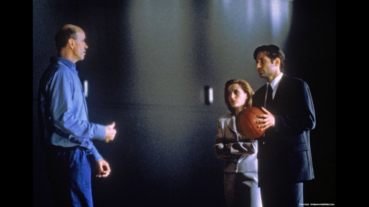Mark Snow - Watergate Heart (The X-Files: Paper Hearts - 04X08) - YouTube