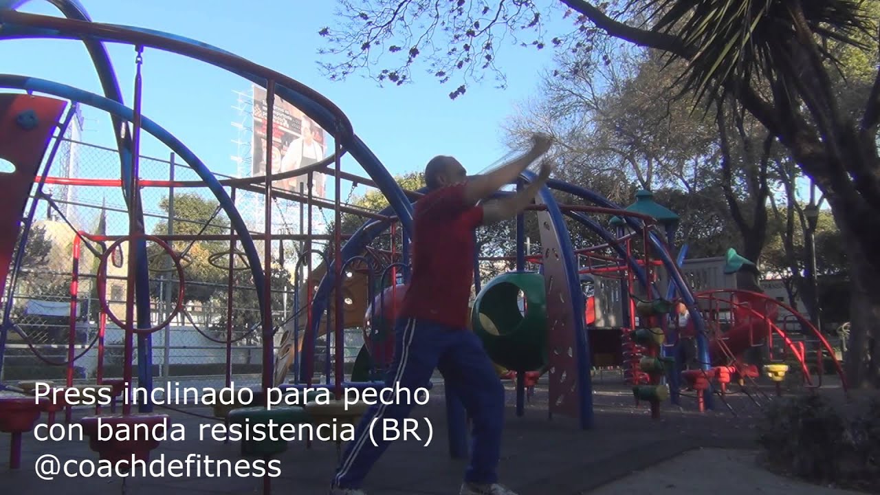 Press inclinado de pecho banda resistencia - YouTube