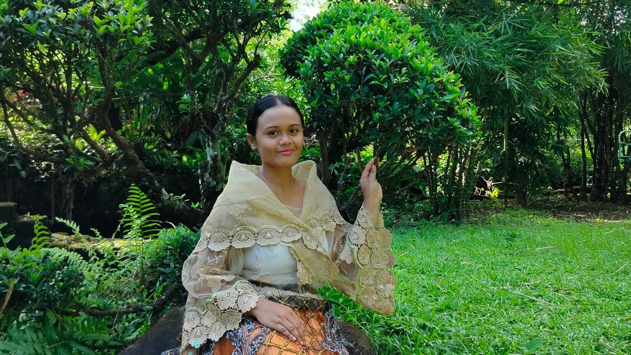 MARIA CLARA DE LOS SANTOS Y ALBA | Hailie Segales - YouTube