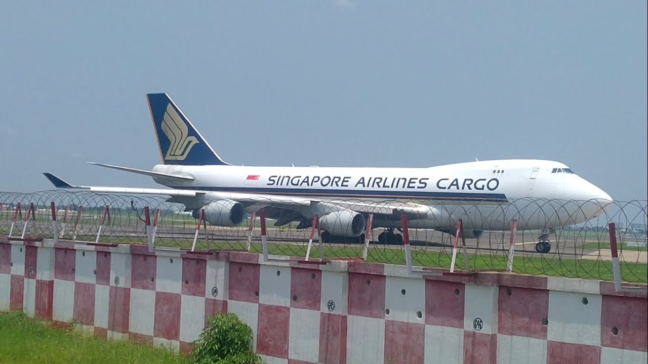 Singapore Airlines Cargo B747 AirIndia A320 & Indigo A321 takeoff ...