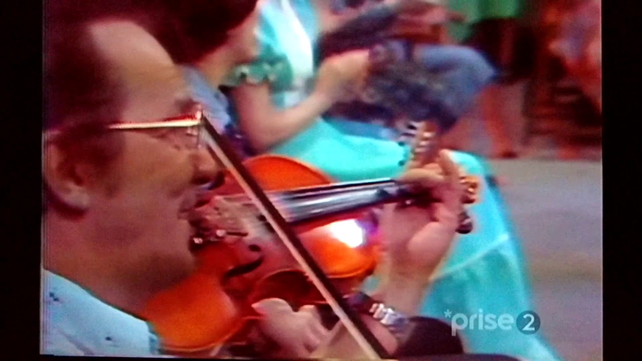 Robert Pinard Au Violon 🎻 - Soirée Canadienne - Danville 1980 - YouTube