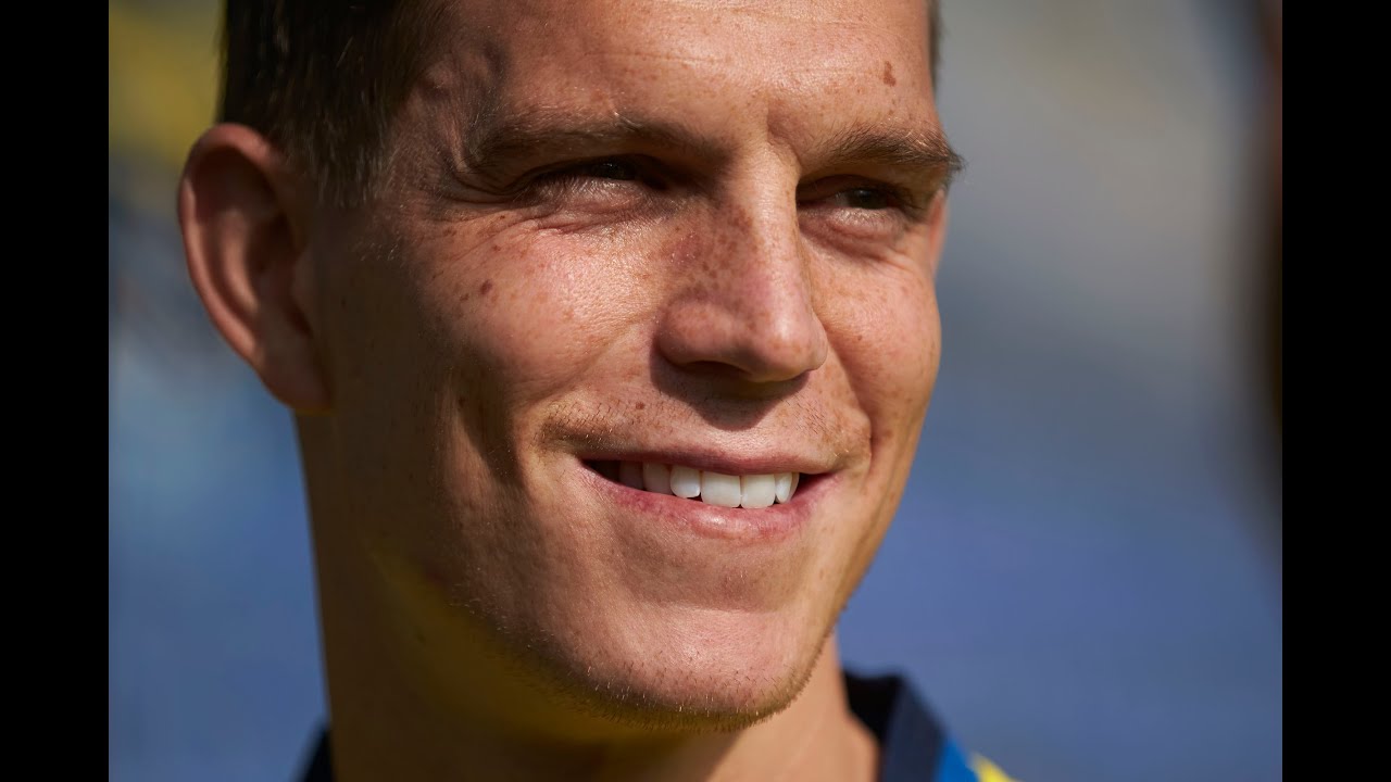 Se det første Agger-interview i Brøndby-trøjen | brondby.com - YouTube