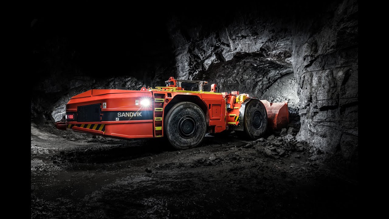 Toro® LH518iB loader with AutoMine® - YouTube