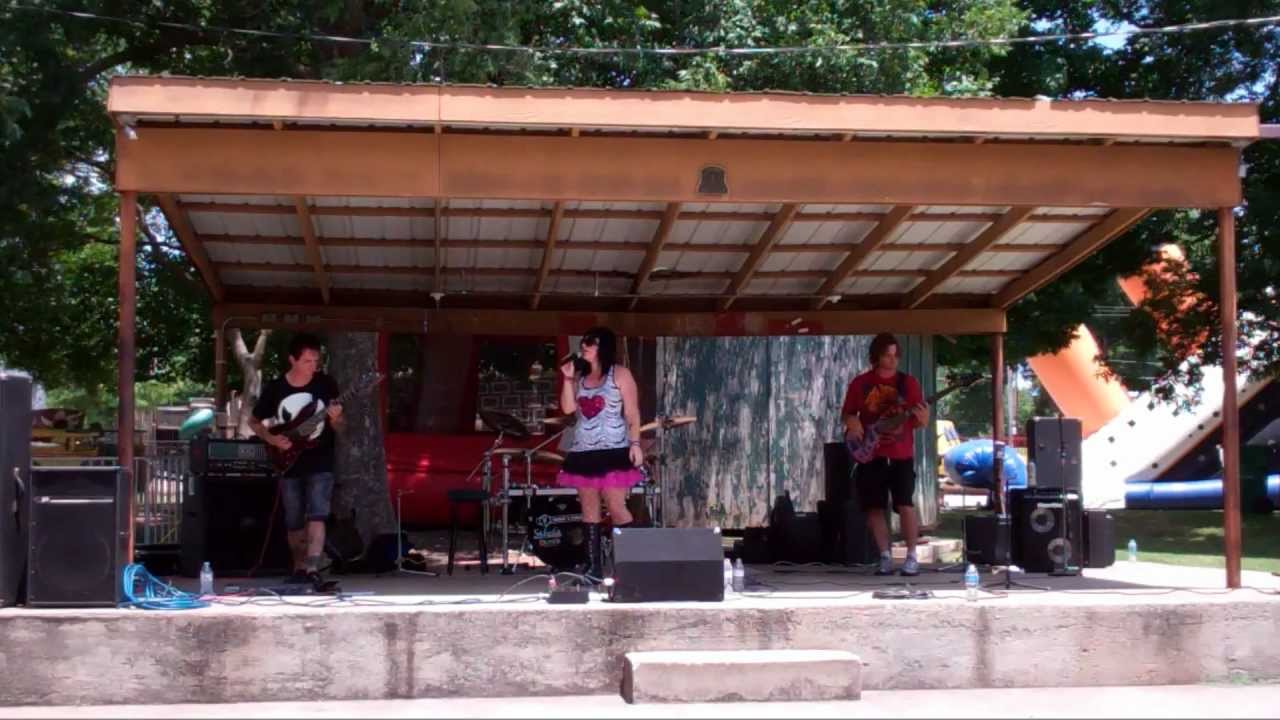 "Fading" - FACING FOREVER (live 07/04/2012) - YouTube