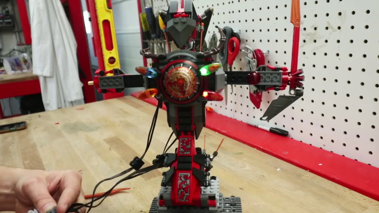 Snake Mech Attacks - LEGO - Beyond the Instructions – Ep 12 MrBrown ...