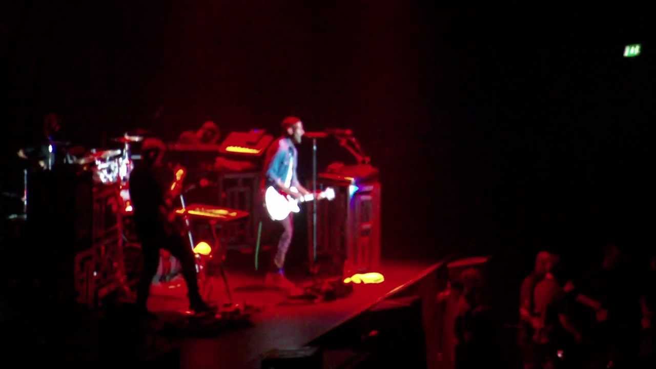 Labrinth on the guitar - YouTube