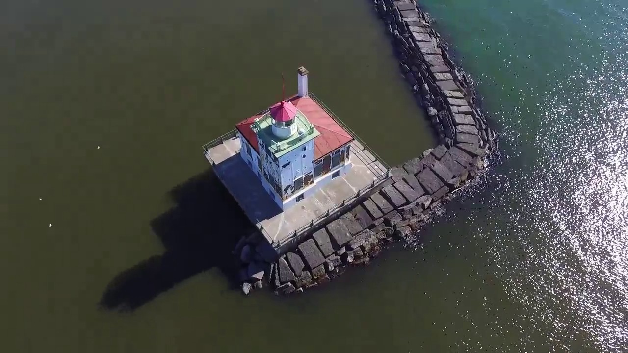 Oswego Harbor Lighthouse - YouTube