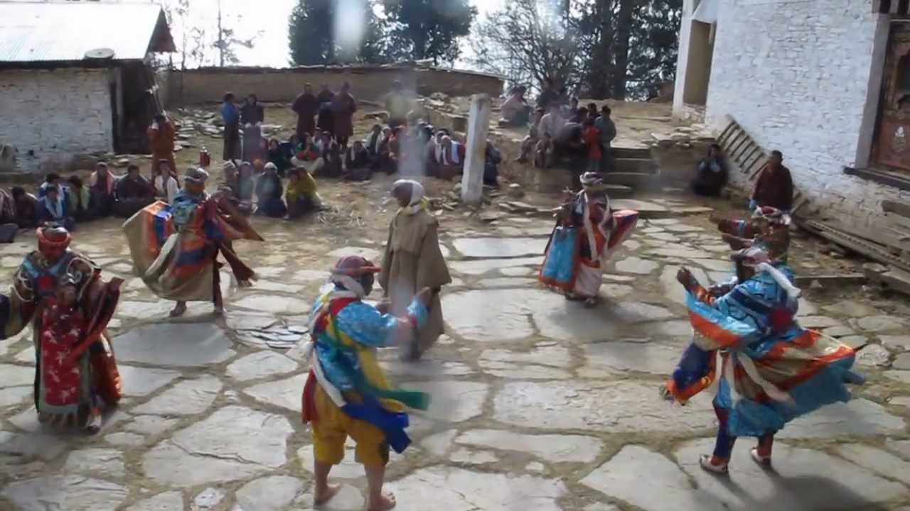 Horse Dance of Sumthrang - YouTube
