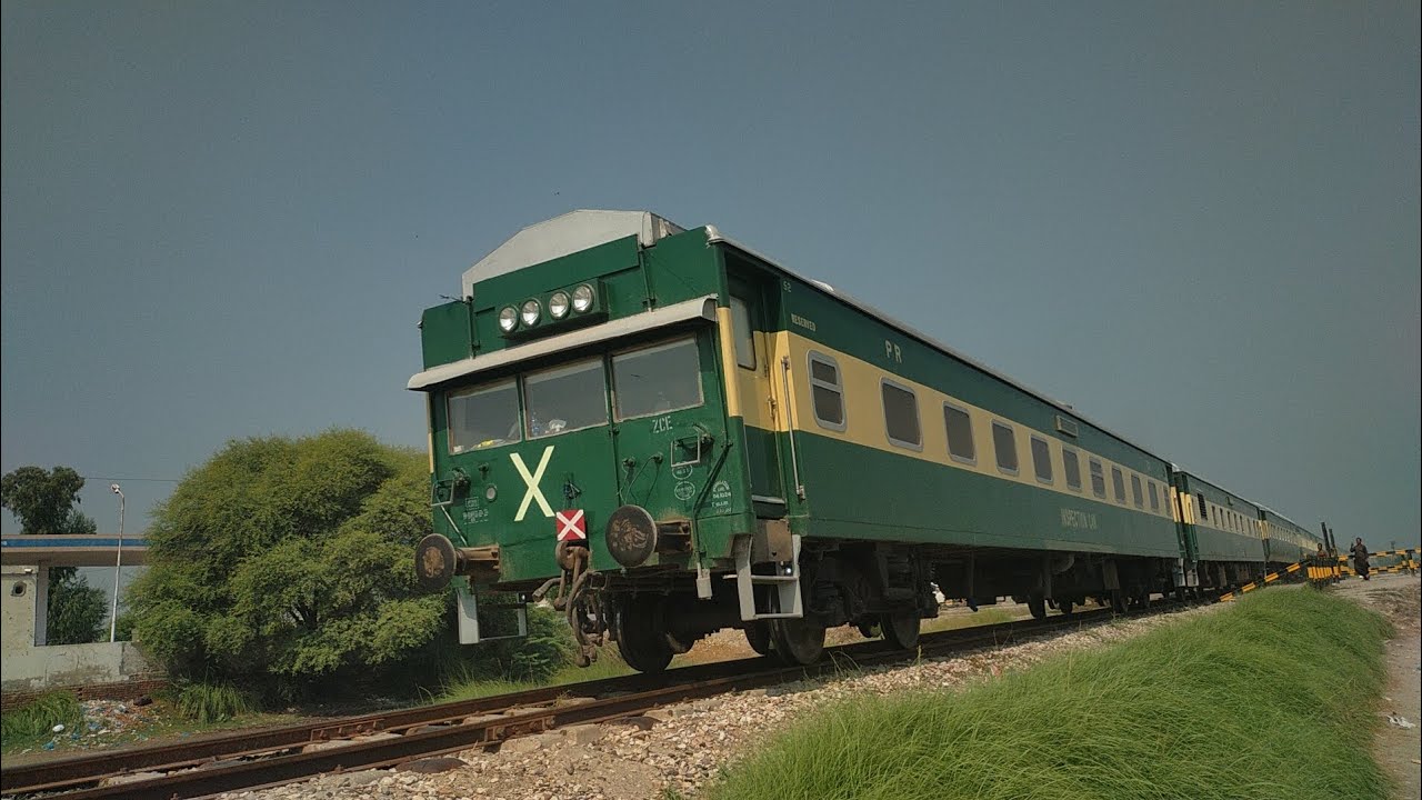 FGIR Special Inspection Train||Passing Sanawan||With GEU 20 4555 Locomotive - YouTube