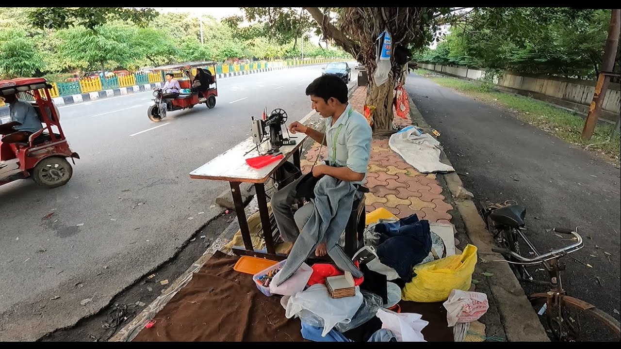 Road Tailor wanted to Scam me ( learn how to Bargain in India ) - YouTube