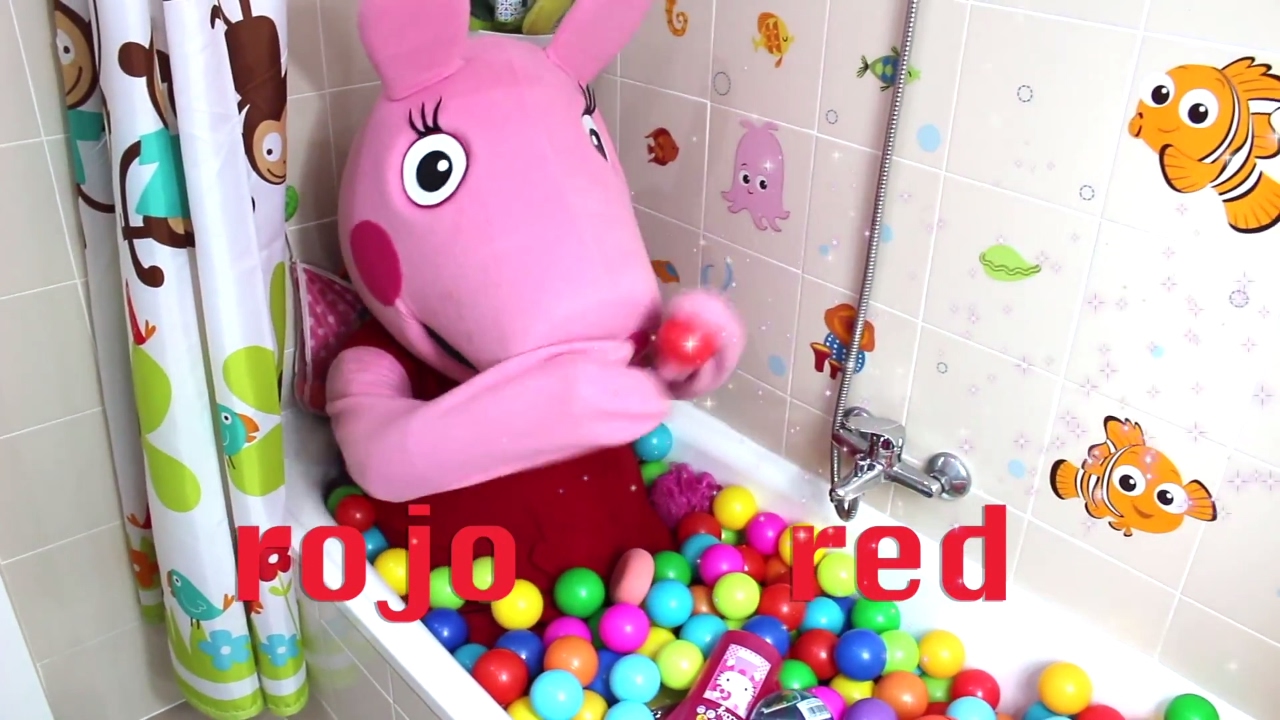 PEPPA PIG bathes with colored balls - we learn colors - YouTube