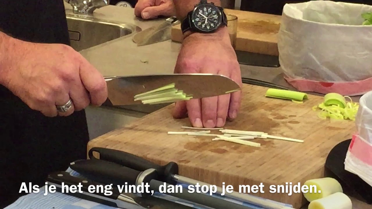 Prei in juliënne en brunoise snijden - YouTube