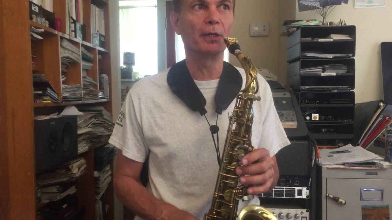 First Sax Lesson - Demonstrating the two note exercises on Gm ...