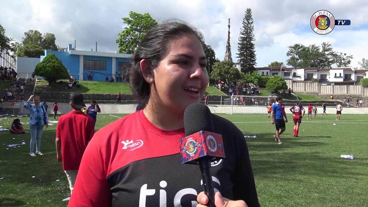 Declaraciones de Roxana Vega - Campeona CD FAS Femenino - YouTube