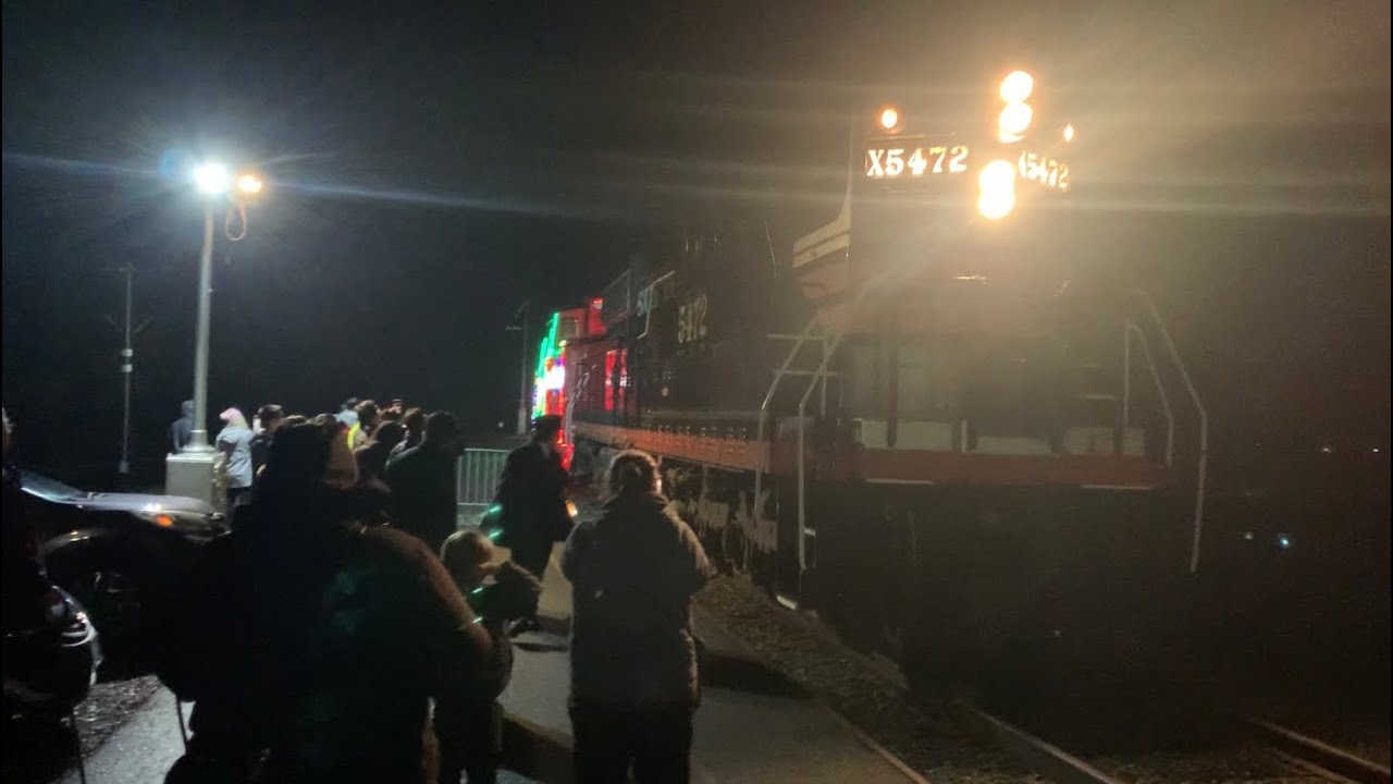 SP 5472 Leads NCRY Holiday Train Of Lights Excursion Into Sunol Depot ...