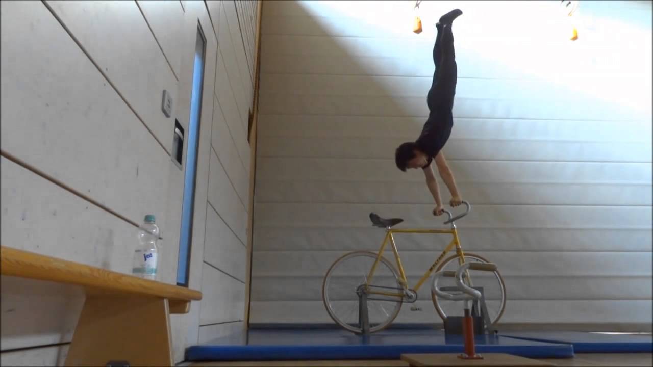 L-shape hold swiss handlebar handstand - YouTube