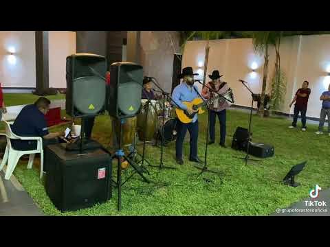 GRUPO RENACIDOS DE CHUY MUÑOS Y CHANO REYES NO ME COMPARES - YouTube
