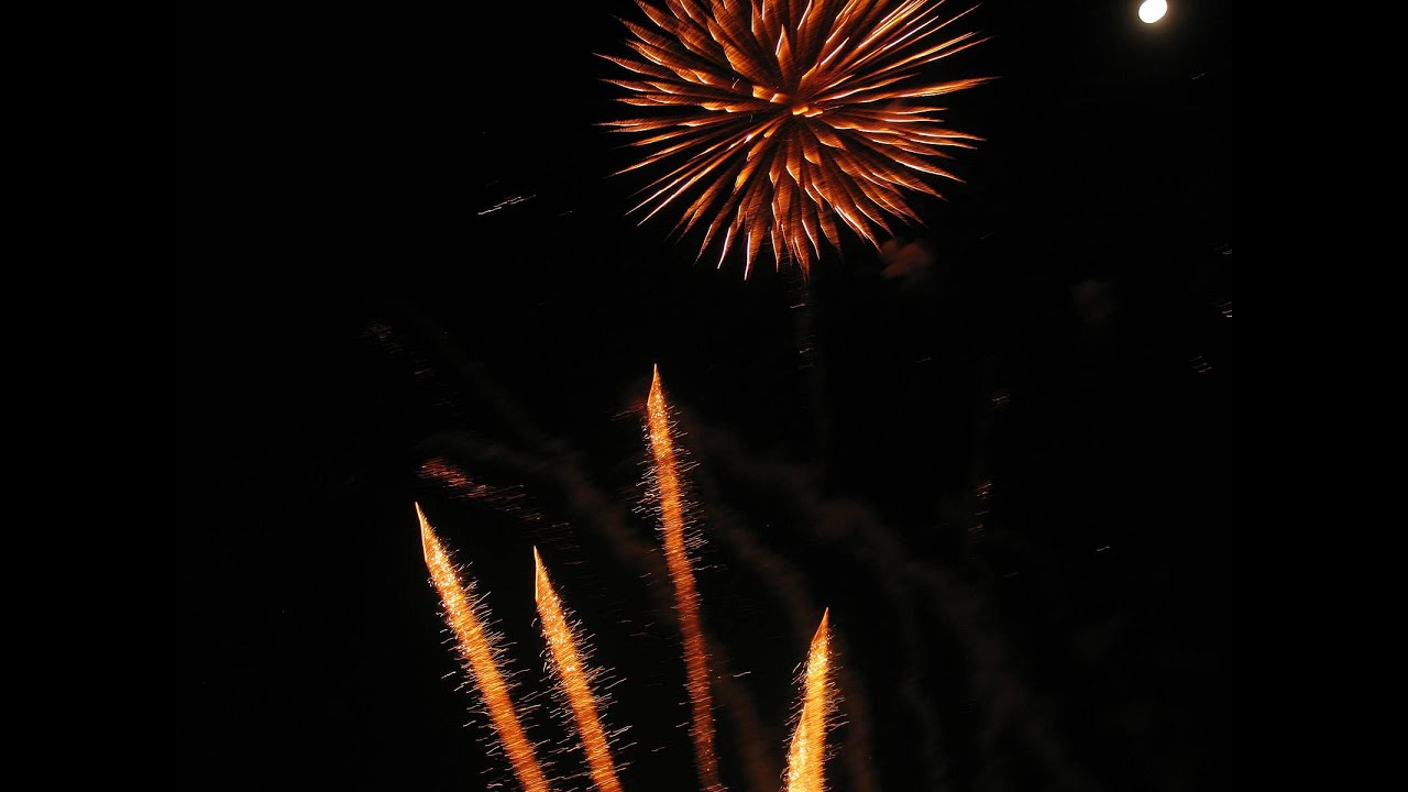 Big Bold Rocket fireworks - YouTube