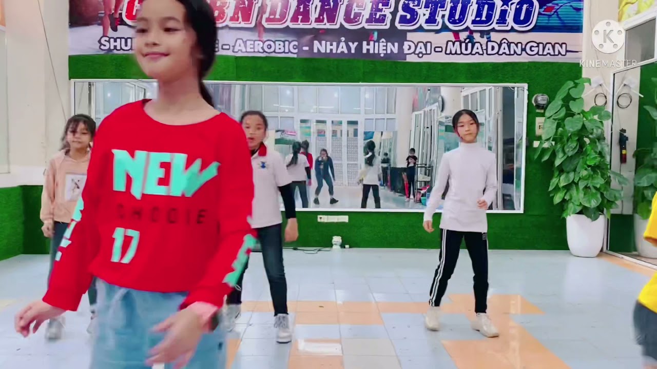Shuffle Dance Kids BN Dance Studio - YouTube