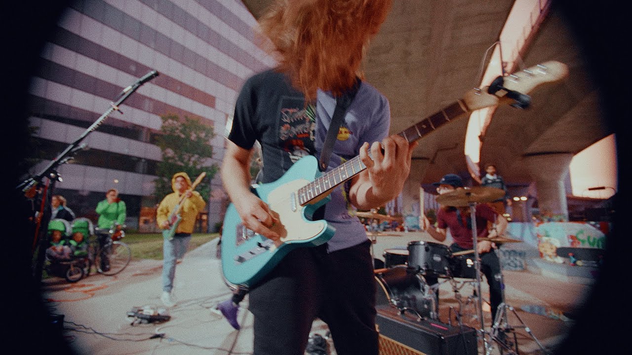 Mallcops ft. Layzi - To The Side (Official Video) - YouTube