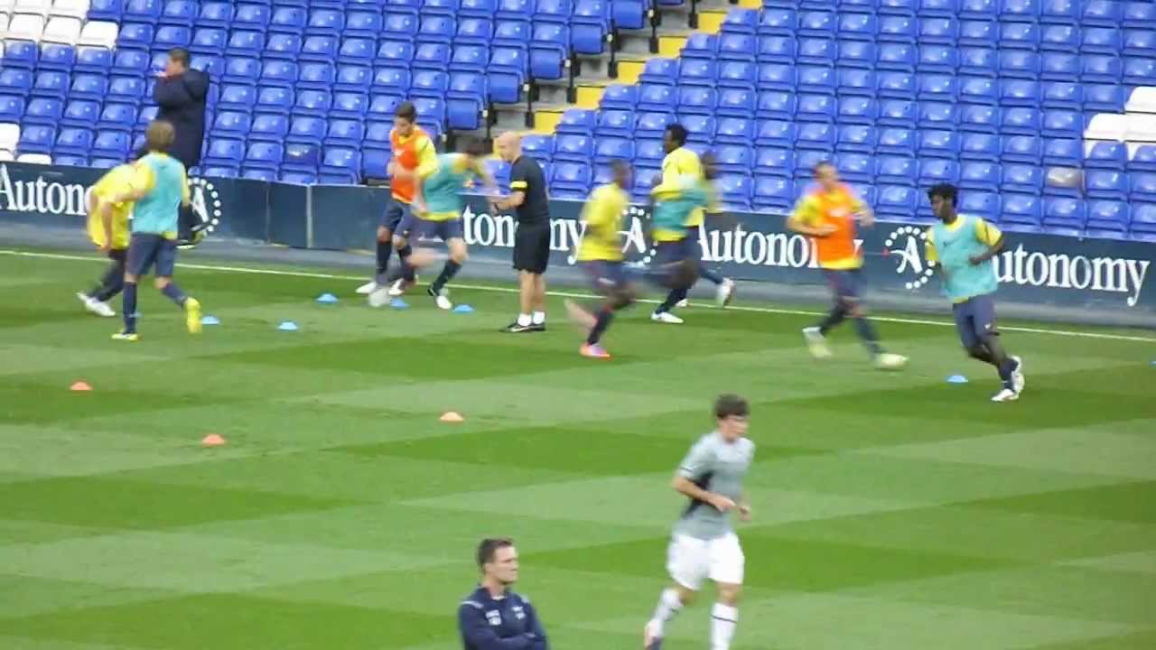 BARCELONA FOOTBALL STRETCHING, SPRINTING, PRE MATCH PREPARATION, V ...