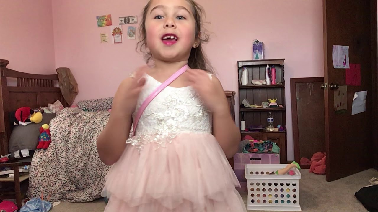 FASHION SHOW - YouTube