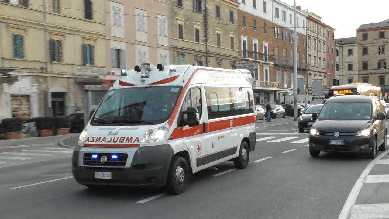 Ambulanza CRI di Pesaro in Emergenza / Italian Red Cross Ambulance in ...
