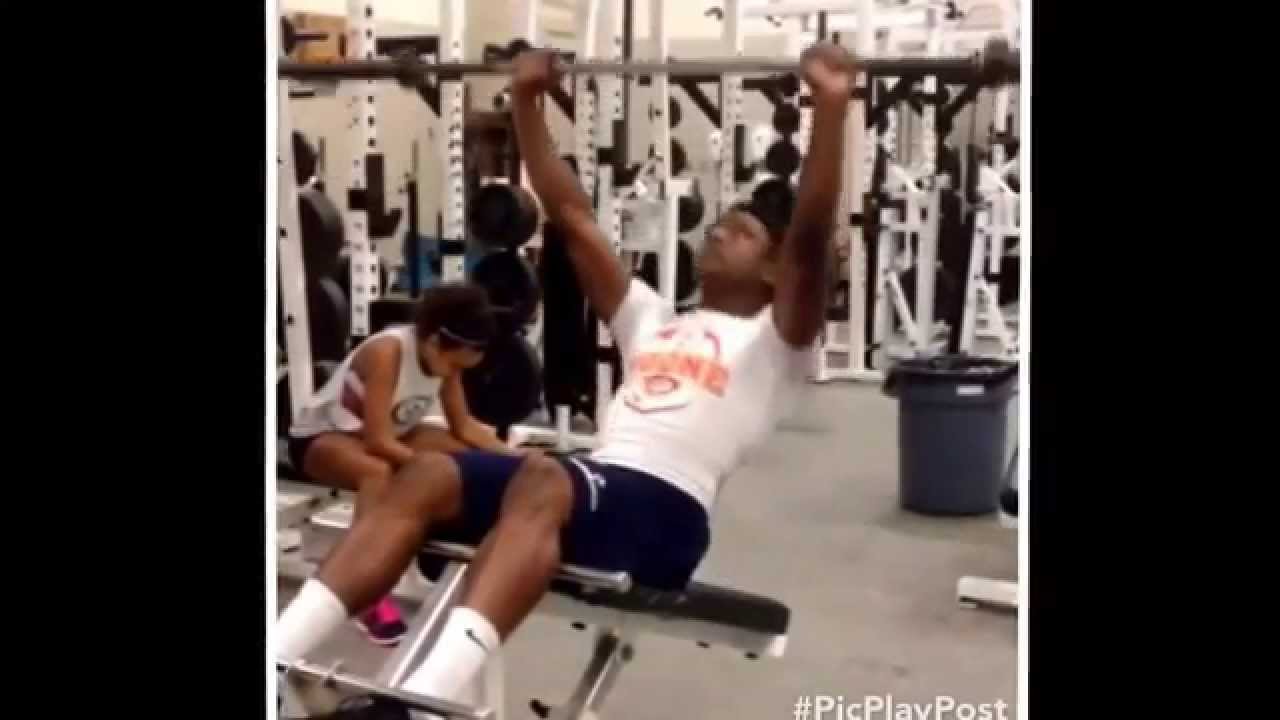 Day 1 Decline Sit Up while holding the 45lb bar! Trey Sims - YouTube