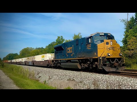 CSX ST70AH # 8902 Leads Eastbound CSX I138 w/ CM44 Mid DPU at Diamond ...