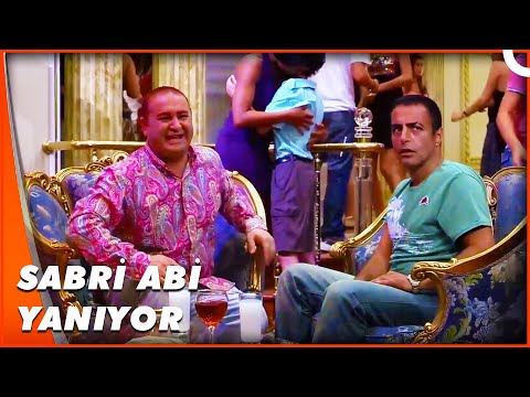 Özgür Bey Lavabo Ne Tarafta? | Kolpaçino