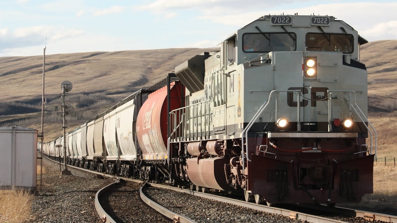 CP 'NAVY' SD70ACu 7022 SOLO LEADING CP 304!!! Canadian Pacific Grain ...