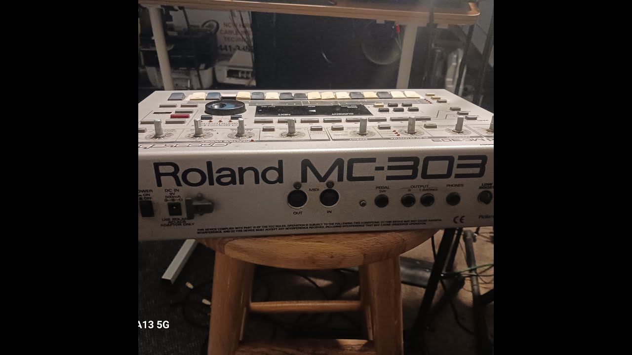 Inside of a Roland MC 303 Groovebox - YouTube