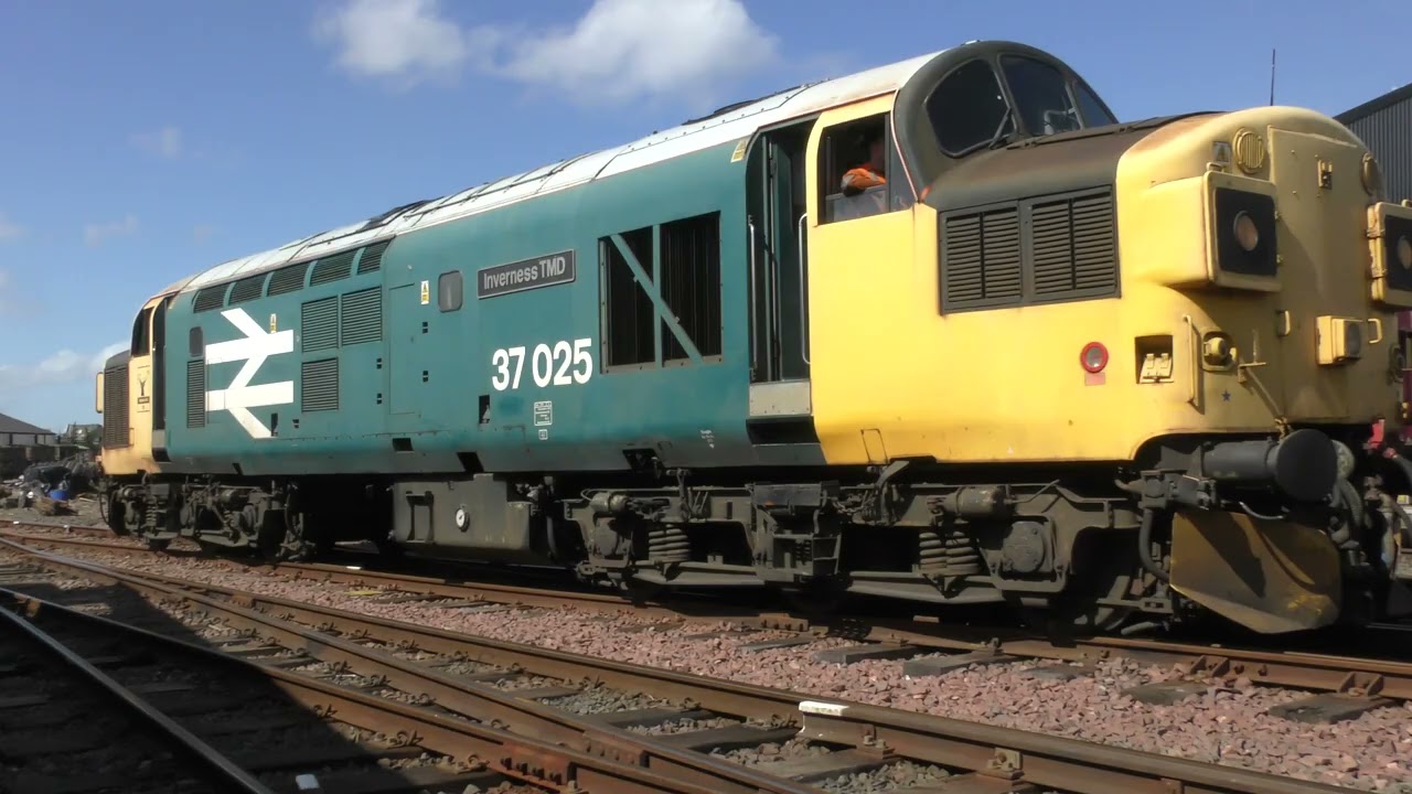 Class 37 025 at Bo'ness 4K - YouTube