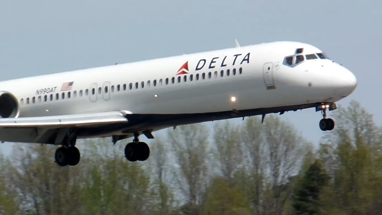 Delta Airlines 717-23S [N990AT] Landing Charlotte CLT - YouTube