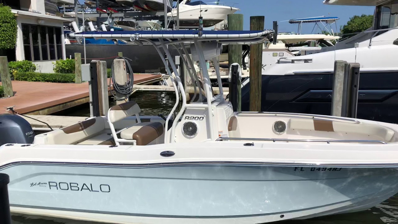 Pre-owned 2017 Robalo 20CC for Sale at MarineMax Miami! - YouTube