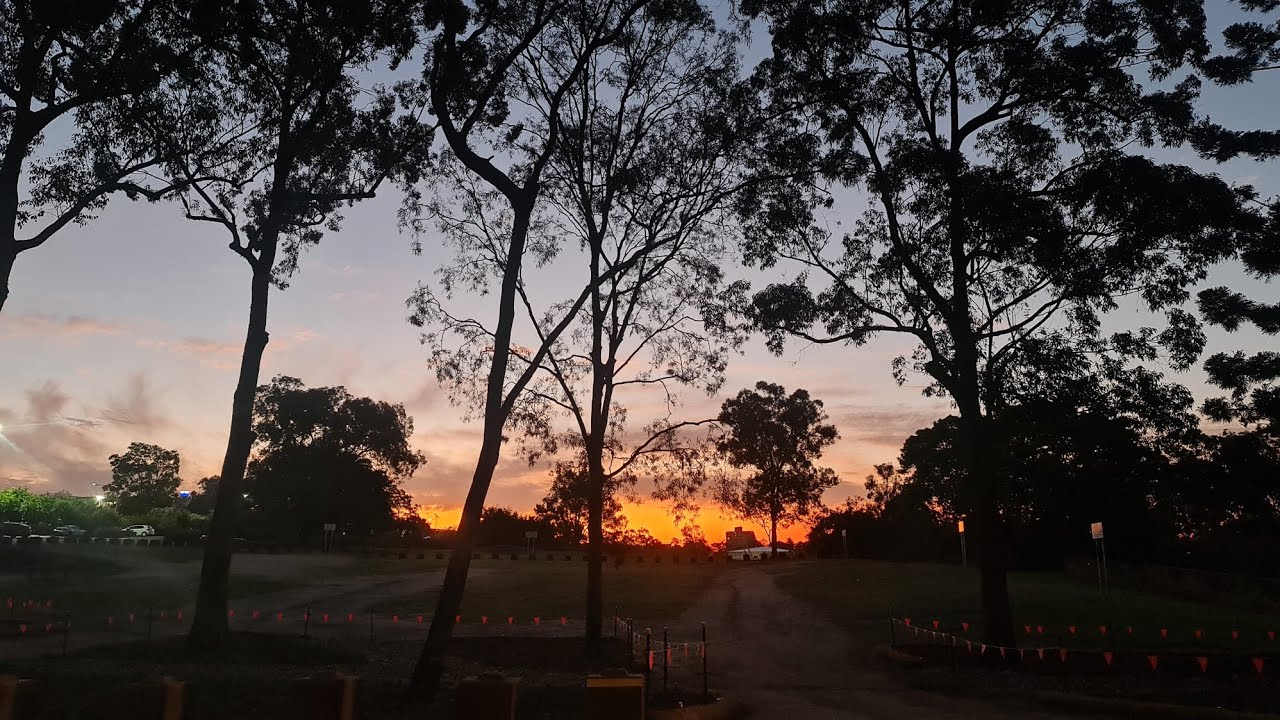 Sunset / Victoria Park (3.12 km) - YouTube