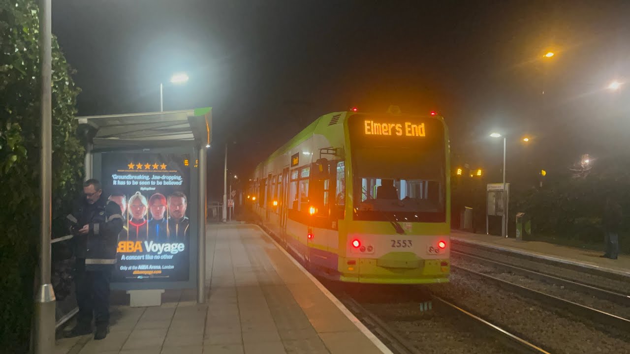Croydon Tramlink CR4000 2553 at Therapia Lane for Elmers End 29/1/24 ...