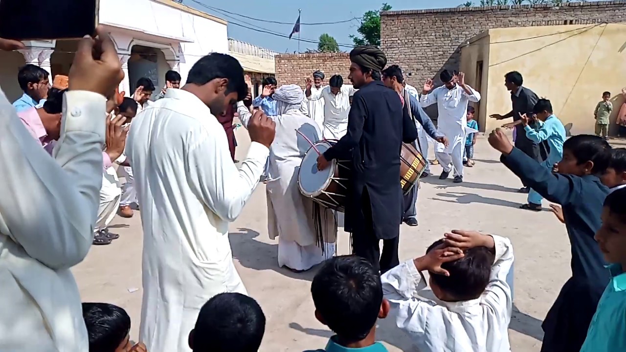 Jhang cultural dance .song desan da raja. - YouTube