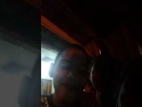 LIS REBOLANDO A  BUNDA