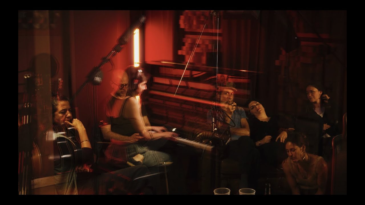 'Parsimoniosa' El Viaje Hacia Nuestro Primer Disco - MANENA - YouTube